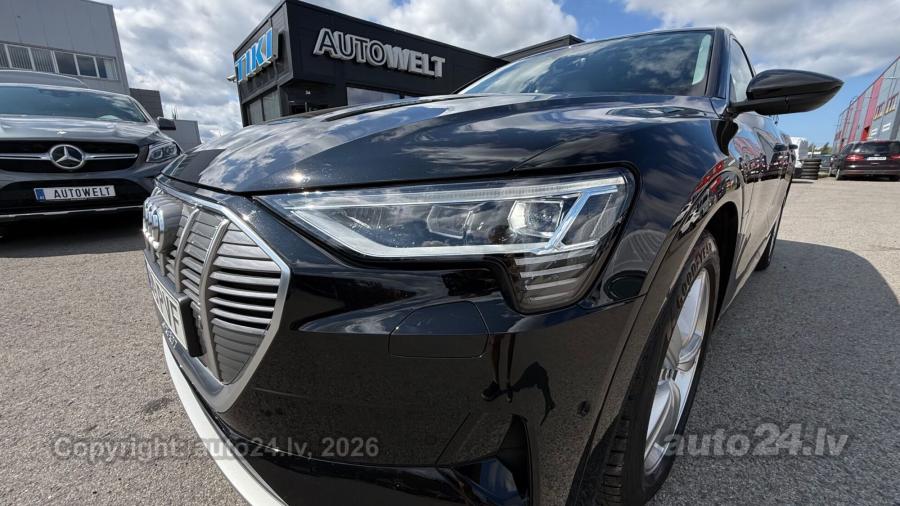 Melns Audi E-Tron 2022 Tallina, ar dzinēja tilpumu 0.00 L un nobraukumu 55 tūkst. km par 34000 €, foto 26 vietnē AUTOMOTO.COM.LV