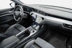 Black Audi E-Tron 2023 in Tallinn, with an engine capacity of 0.00 L and mileage of 62 thousand km for 36900 €, photo 8 on AUTOMOTO.COM.LV