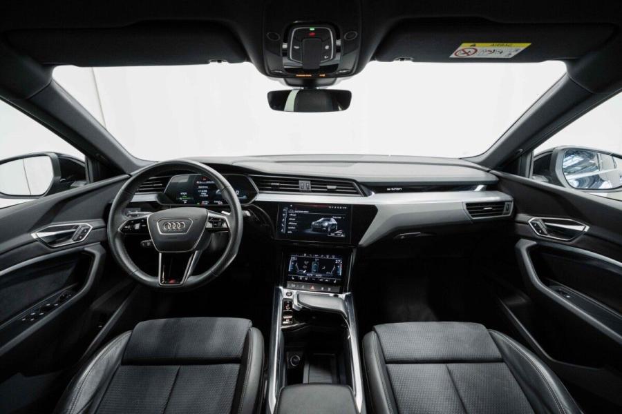 Black Audi E-Tron 2023 in Tallinn, with an engine capacity of 0.00 L and mileage of 62 thousand km for 36900 €, photo 10 on AUTOMOTO.COM.LV