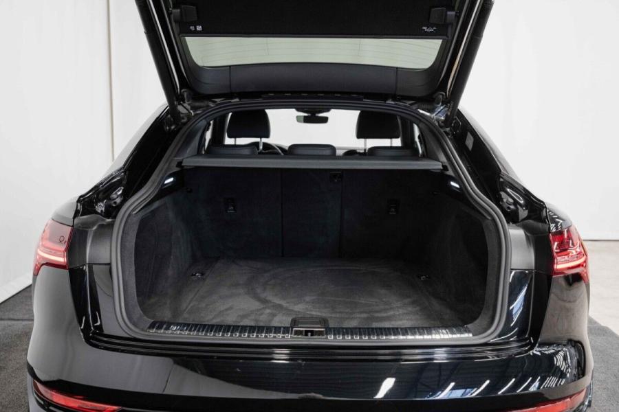 Black Audi E-Tron 2023 in Tallinn, with an engine capacity of 0.00 L and mileage of 62 thousand km for 36900 €, photo 16 on AUTOMOTO.COM.LV
