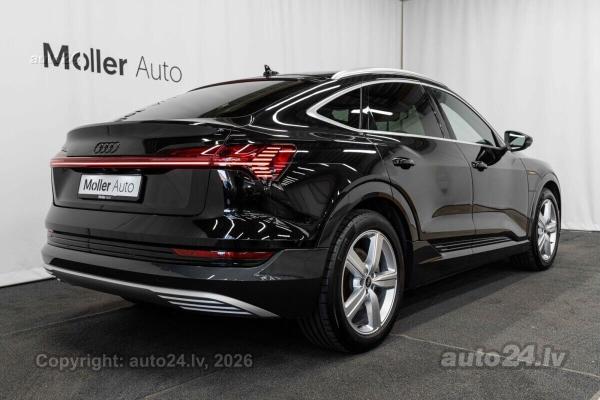 Черный Ауди E-Tron 2023 в Таллин, объемом двигателя 0.00 л и пробегом 62 тыс. км за 36900 €, фото 5 на AUTOMOTO.COM.LV