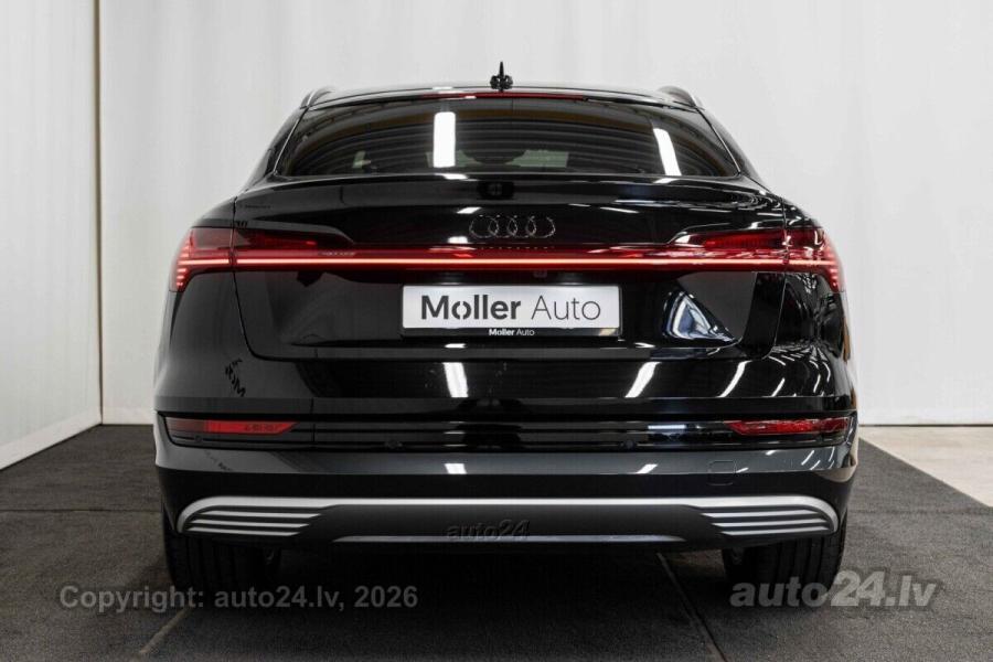 Melns Audi E-Tron 2023 Tallina, ar dzinēja tilpumu 0.00 L un nobraukumu 62 tūkst. km par 36900 €, foto 6 vietnē AUTOMOTO.COM.LV