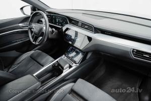 Melns Audi E-Tron 2023 Tallina, ar dzinēja tilpumu 0.00 L un nobraukumu 62 tūkst. km par 36900 €, foto 8 vietnē AUTOMOTO.COM.LV