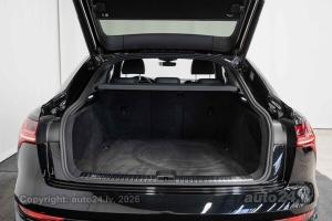 Melns Audi E-Tron 2023 Tallina, ar dzinēja tilpumu 0.00 L un nobraukumu 62 tūkst. km par 36900 €, foto 16 vietnē AUTOMOTO.COM.LV