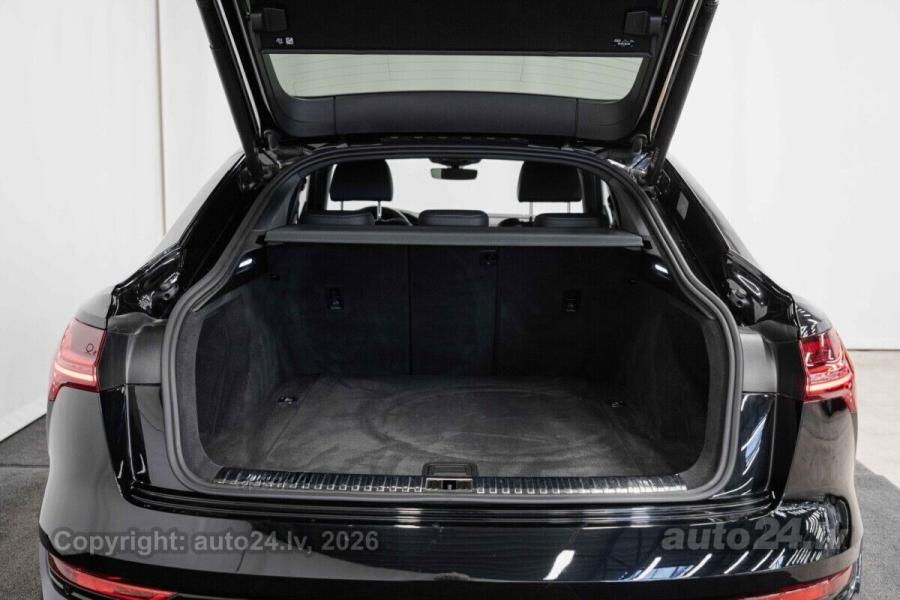 Melns Audi E-Tron 2023 Tallina, ar dzinēja tilpumu 0.00 L un nobraukumu 62 tūkst. km par 36900 €, foto 16 vietnē AUTOMOTO.COM.LV