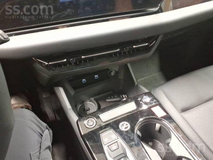 Black Audi E-Tron 2025 in Riga, with an engine capacity of 0.00 L and mileage of 8 thousand km for 52900 €, photo 7 on AUTOMOTO.COM.LV