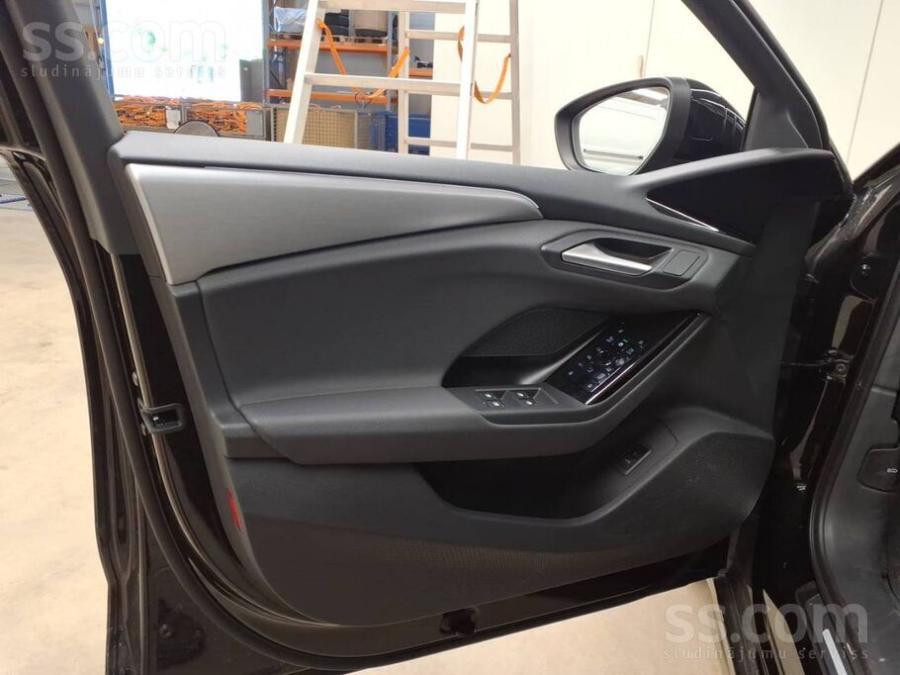 Black Audi E-Tron 2025 in Riga, with an engine capacity of 0.00 L and mileage of 8 thousand km for 52900 €, photo 8 on AUTOMOTO.COM.LV