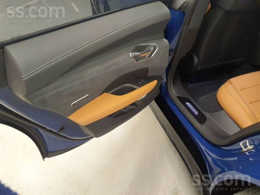 Blue Audi E-Tron 2025 in Riga, with an engine capacity of 1.40 L and mileage of 27 thousand km for 99990 €, photo 11 on AUTOMOTO.COM.LV