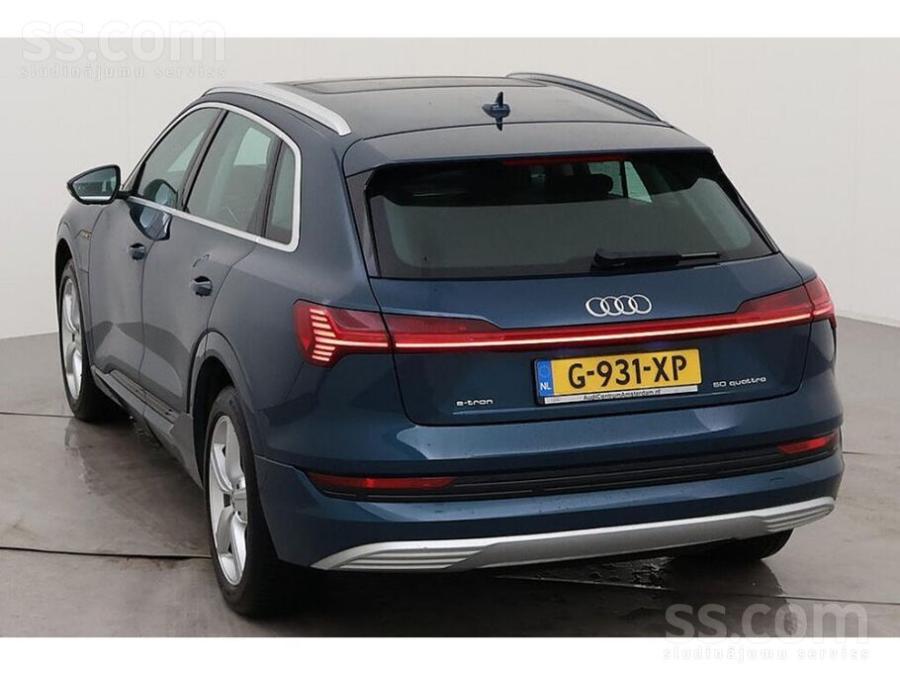 Blue Audi E-Tron 2019 in Riga, with an engine capacity of 0.00 L and mileage of 99 thousand km for 24950 €, photo 2 on AUTOMOTO.COM.LV