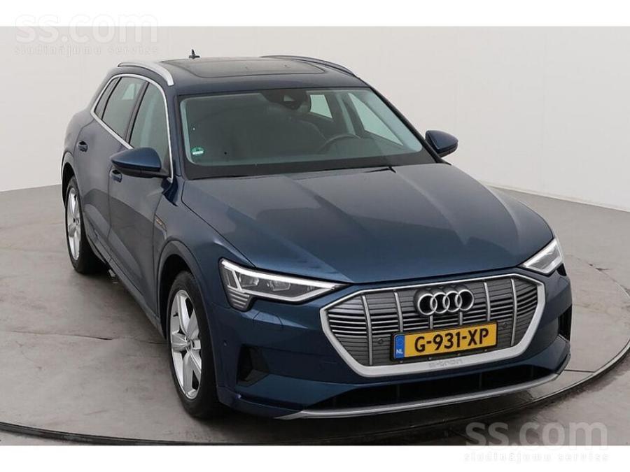 Blue Audi E-Tron 2019 in Riga, with an engine capacity of 0.00 L and mileage of 99 thousand km for 24950 €, photo 3 on AUTOMOTO.COM.LV