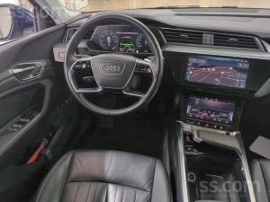 Blue Audi E-Tron 2019 in Riga, with an engine capacity of 0.00 L and mileage of 99 thousand km for 24950 €, photo 4 on AUTOMOTO.COM.LV