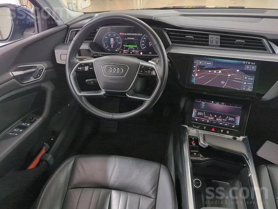 Blue Audi E-Tron 2019 in Riga, with an engine capacity of 0.00 L and mileage of 99 thousand km for 24950 €, photo 4 on AUTOMOTO.COM.LV