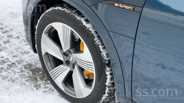 Zils Audi E-Tron 2019 Rīga, ar dzinēja tilpumu 0.00 L un nobraukumu 91 tūkst. km par 28900 €, foto 5 vietnē AUTOMOTO.COM.LV