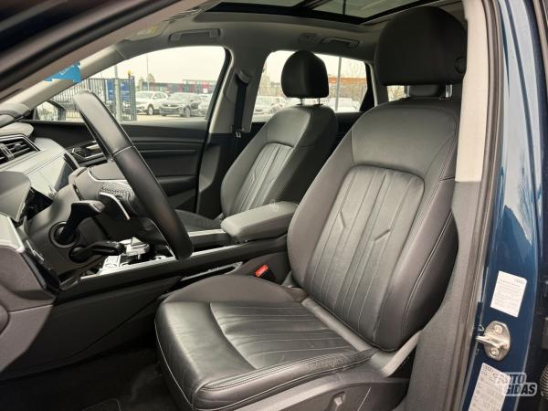 Blue Audi E-Tron 2019 in Kaunas, with an engine capacity of 0.00 L and mileage of 157 thousand km for 18400 €, photo 9 on AUTOMOTO.COM.LV