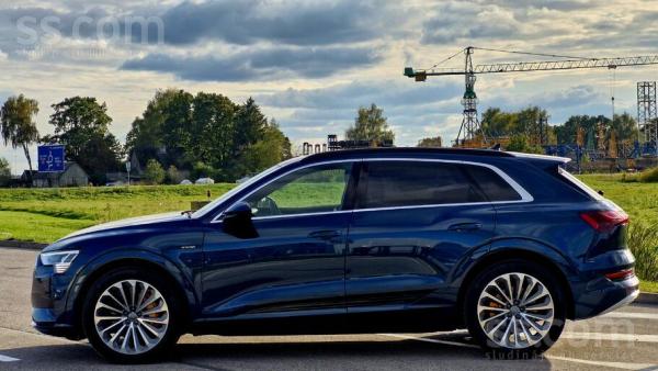 Blue Audi E-Tron 2019 in Riga, with an engine capacity of 0.00 L and mileage of 150 thousand km for 24500 €, photo 2 on AUTOMOTO.COM.LV