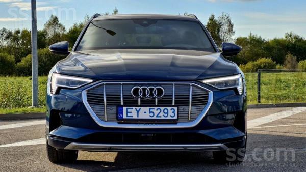 Blue Audi E-Tron 2019 in Riga, with an engine capacity of 0.00 L and mileage of 150 thousand km for 24500 €, photo 3 on AUTOMOTO.COM.LV