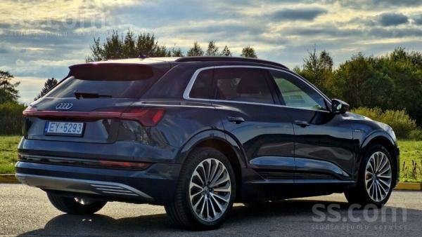 Blue Audi E-Tron 2019 in Riga, with an engine capacity of 0.00 L and mileage of 150 thousand km for 24500 €, photo 4 on AUTOMOTO.COM.LV