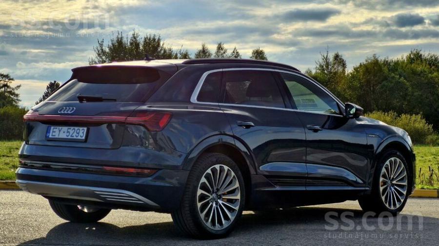 Zils Audi E-Tron 2019 Rīga, ar dzinēja tilpumu 0.00 L un nobraukumu 150 tūkst. km par 24500 €, foto 5 vietnē AUTOMOTO.COM.LV