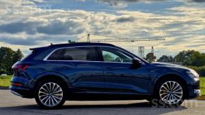 Zils Audi E-Tron 2019 Rīga, ar dzinēja tilpumu 0.00 L un nobraukumu 150 tūkst. km par 24500 €, foto 6 vietnē AUTOMOTO.COM.LV