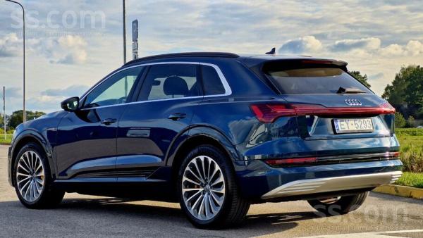 Blue Audi E-Tron 2019 in Riga, with an engine capacity of 0.00 L and mileage of 150 thousand km for 24500 €, photo 9 on AUTOMOTO.COM.LV