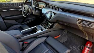 Zils Audi E-Tron 2019 Rīga, ar dzinēja tilpumu 0.00 L un nobraukumu 150 tūkst. km par 24500 €, foto 14 vietnē AUTOMOTO.COM.LV