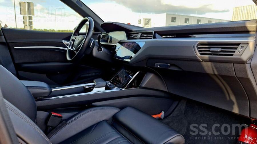 Zils Audi E-Tron 2019 Rīga, ar dzinēja tilpumu 0.00 L un nobraukumu 150 tūkst. km par 24500 €, foto 16 vietnē AUTOMOTO.COM.LV