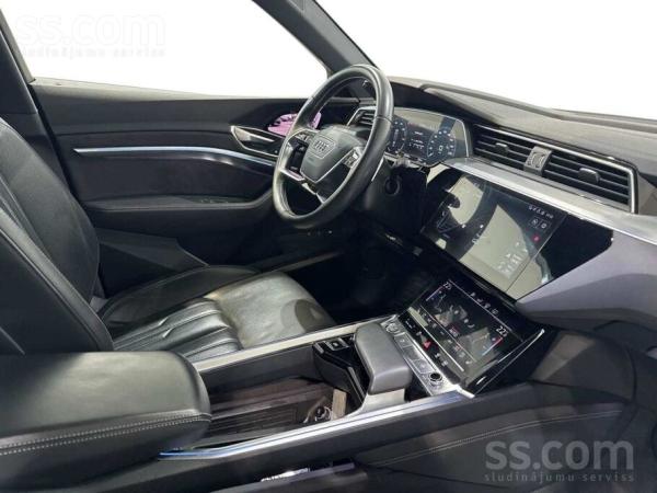 Blue Audi E-Tron 2019 in Tukums, with an engine capacity of 0.00 L and mileage of 84 thousand km for 29990 €, photo 3 on AUTOMOTO.COM.LV