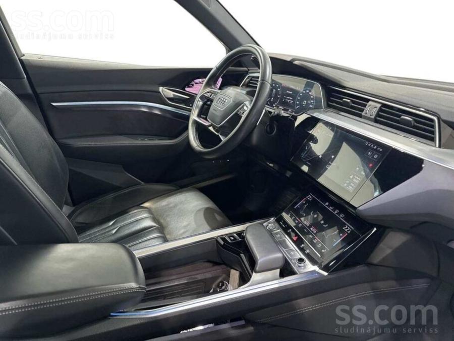 Синий Ауди E-Tron 2019 в Тукумс, объемом двигателя 0.00 л и пробегом 84 тыс. км за 29990 €, фото 4 на AUTOMOTO.COM.LV