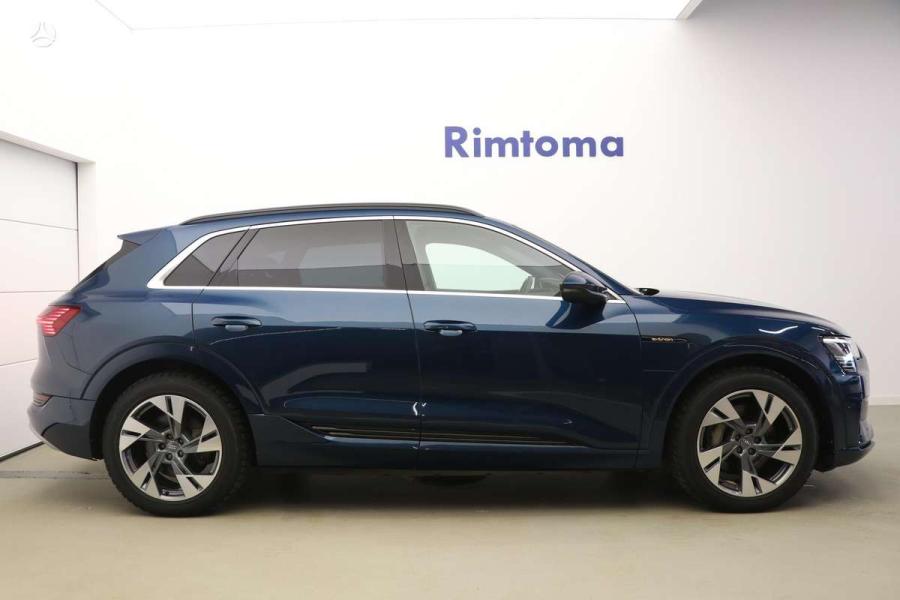 Blue Audi E-Tron 2019 in Vilnius, with an engine capacity of 0.00 L and mileage of 71 thousand km for 24790 €, photo 4 on AUTOMOTO.COM.LV