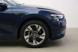 Blue Audi E-Tron 2019 in Vilnius, with an engine capacity of 0.00 L and mileage of 71 thousand km for 24790 €, photo 5 on AUTOMOTO.COM.LV