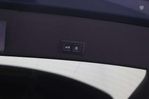Blue Audi E-Tron 2019 in Vilnius, with an engine capacity of 0.00 L and mileage of 71 thousand km for 24790 €, photo 10 on AUTOMOTO.COM.LV