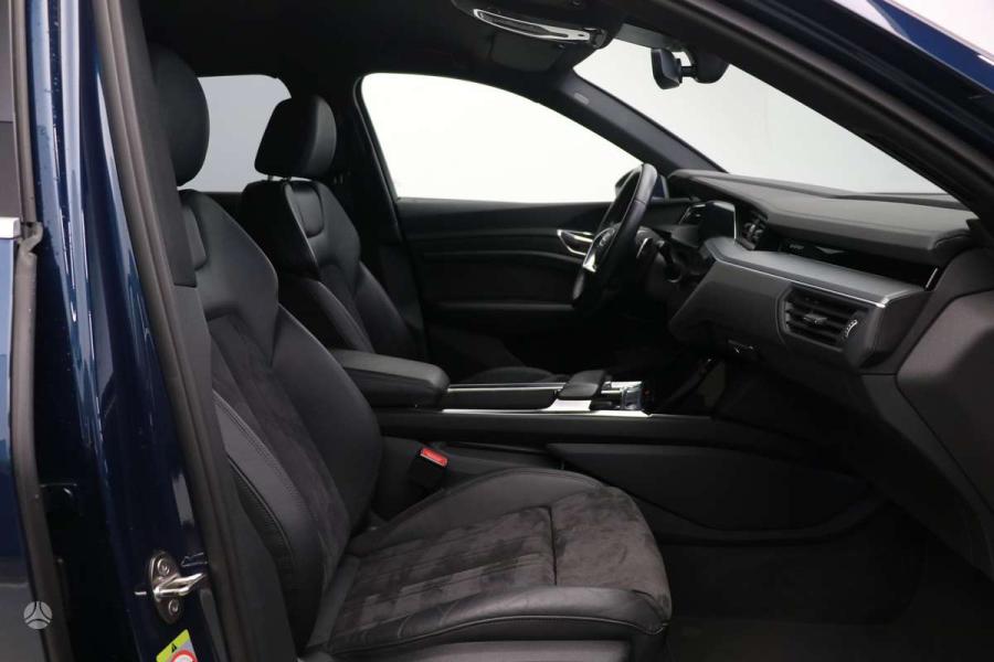 Blue Audi E-Tron 2019 in Vilnius, with an engine capacity of 0.00 L and mileage of 71 thousand km for 24790 €, photo 11 on AUTOMOTO.COM.LV