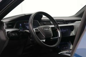 Blue Audi E-Tron 2019 in Vilnius, with an engine capacity of 0.00 L and mileage of 71 thousand km for 24790 €, photo 18 on AUTOMOTO.COM.LV