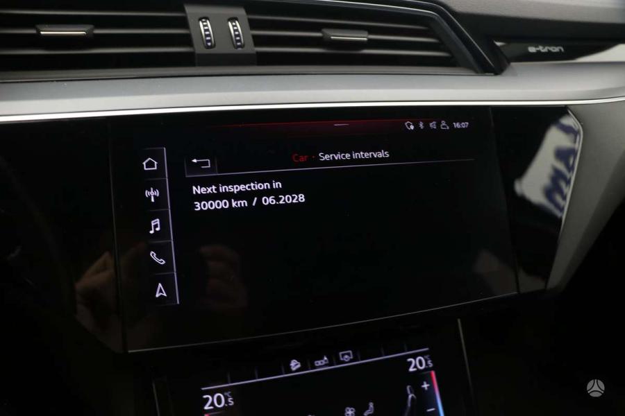 Blue Audi E-Tron 2019 in Vilnius, with an engine capacity of 0.00 L and mileage of 71 thousand km for 24790 €, photo 26 on AUTOMOTO.COM.LV
