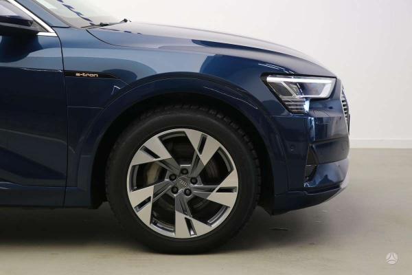 Zils Audi E-Tron 2019 Viļņa, ar dzinēja tilpumu 0.00 L un nobraukumu 71 tūkst. km par 23790 €, foto 4 vietnē AUTOMOTO.COM.LV