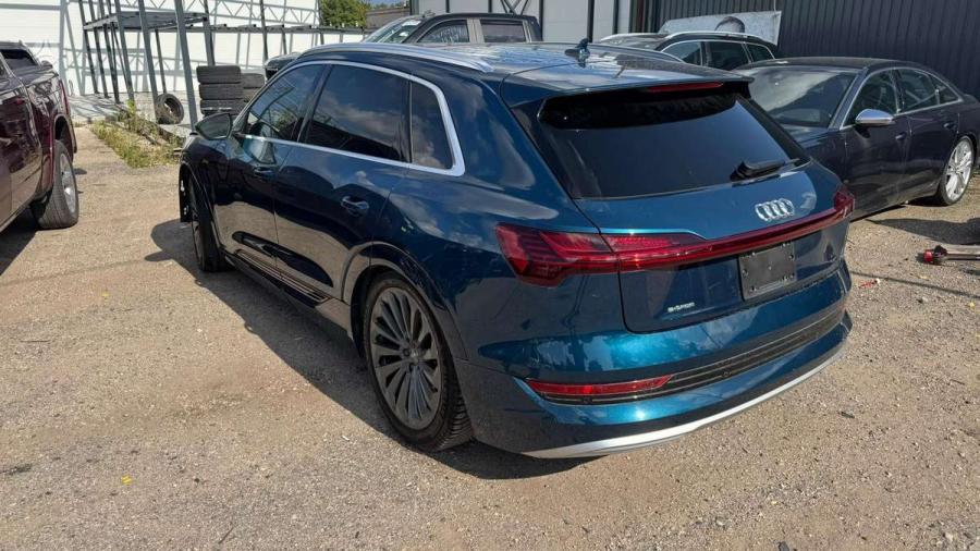 Zils Audi E-Tron 2019 Ukmergė, ar dzinēja tilpumu 0.00 L un nobraukumu 92 tūkst. km par 19999 €, foto 6 vietnē AUTOMOTO.COM.LV