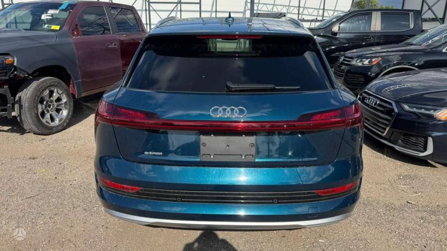 Zils Audi E-Tron 2019 Ukmergė, ar dzinēja tilpumu 0.00 L un nobraukumu 92 tūkst. km par 19999 €, foto 7 vietnē AUTOMOTO.COM.LV