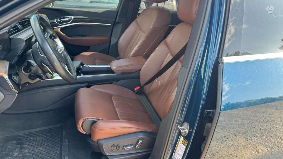 Zils Audi E-Tron 2019 Ukmergė, ar dzinēja tilpumu 0.00 L un nobraukumu 92 tūkst. km par 19999 €, foto 12 vietnē AUTOMOTO.COM.LV