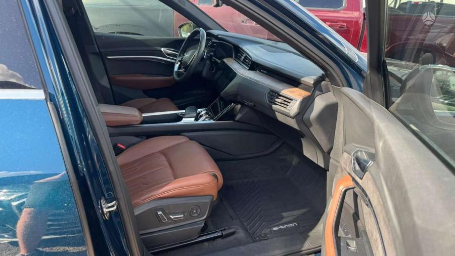 Zils Audi E-Tron 2019 Ukmergė, ar dzinēja tilpumu 0.00 L un nobraukumu 92 tūkst. km par 19999 €, foto 17 vietnē AUTOMOTO.COM.LV