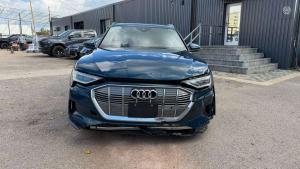 Blue Audi E-Tron 2019 in Ukmerge, with an engine capacity of 0.00 L and mileage of 92 thousand km for 19500 €, photo 3 on AUTOMOTO.COM.LV