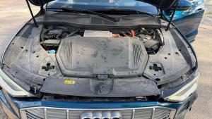 Blue Audi E-Tron 2019 in Ukmerge, with an engine capacity of 0.00 L and mileage of 92 thousand km for 19500 €, photo 4 on AUTOMOTO.COM.LV