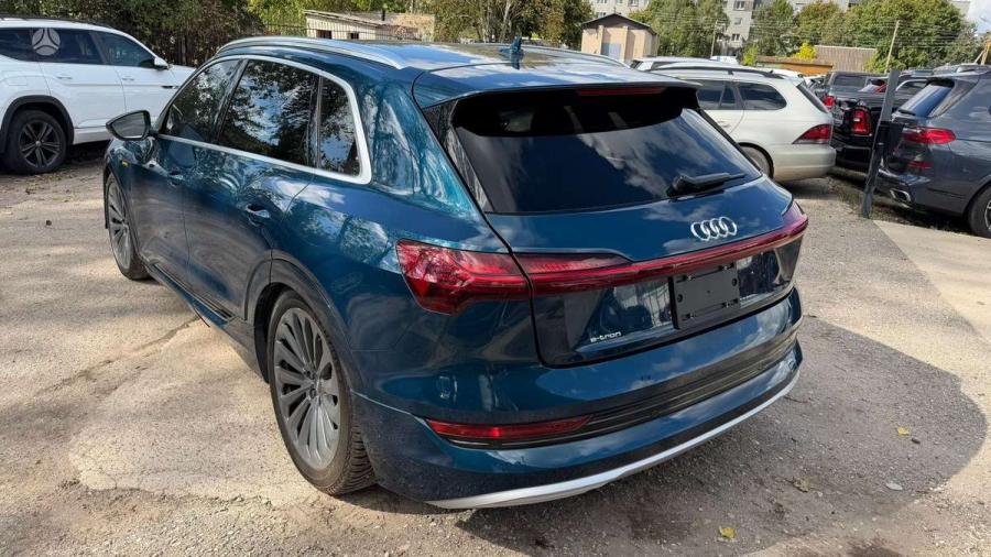Blue Audi E-Tron 2019 in Ukmerge, with an engine capacity of 0.00 L and mileage of 92 thousand km for 19500 €, photo 7 on AUTOMOTO.COM.LV