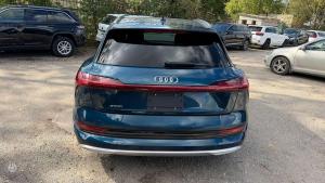 Blue Audi E-Tron 2019 in Ukmerge, with an engine capacity of 0.00 L and mileage of 92 thousand km for 19500 €, photo 8 on AUTOMOTO.COM.LV