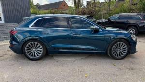 Blue Audi E-Tron 2019 in Ukmerge, with an engine capacity of 0.00 L and mileage of 92 thousand km for 19500 €, photo 10 on AUTOMOTO.COM.LV