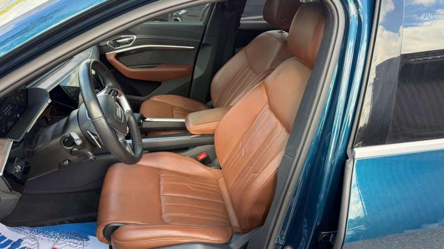 Blue Audi E-Tron 2019 in Ukmerge, with an engine capacity of 0.00 L and mileage of 92 thousand km for 19500 €, photo 14 on AUTOMOTO.COM.LV