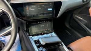 Blue Audi E-Tron 2019 in Ukmerge, with an engine capacity of 0.00 L and mileage of 92 thousand km for 19500 €, photo 16 on AUTOMOTO.COM.LV