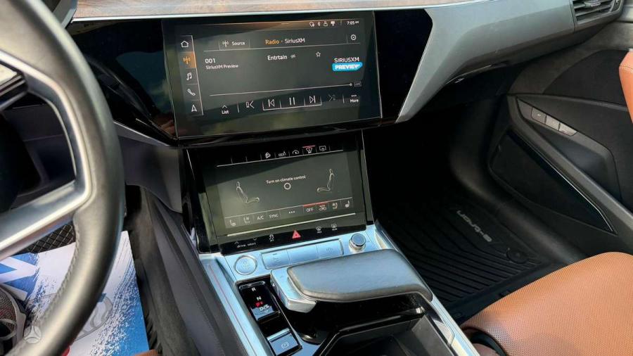 Blue Audi E-Tron 2019 in Ukmerge, with an engine capacity of 0.00 L and mileage of 92 thousand km for 19500 €, photo 16 on AUTOMOTO.COM.LV
