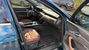 Blue Audi E-Tron 2019 in Ukmerge, with an engine capacity of 0.00 L and mileage of 92 thousand km for 19500 €, photo 19 on AUTOMOTO.COM.LV