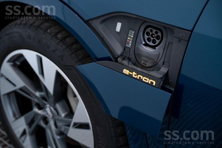 Синий Ауди E-Tron 2019 в Рига, объемом двигателя 0.00 л и пробегом 148 тыс. км за 23900 €, фото 12 на AUTOMOTO.COM.LV