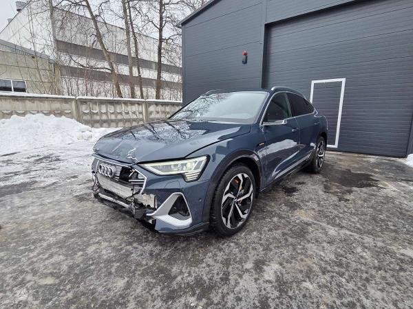 Blue Audi E-Tron 2020 in Kaunas, with an engine capacity of 0.00 L and mileage of 108 thousand km for 18800 €, photo 1 on AUTOMOTO.COM.LV